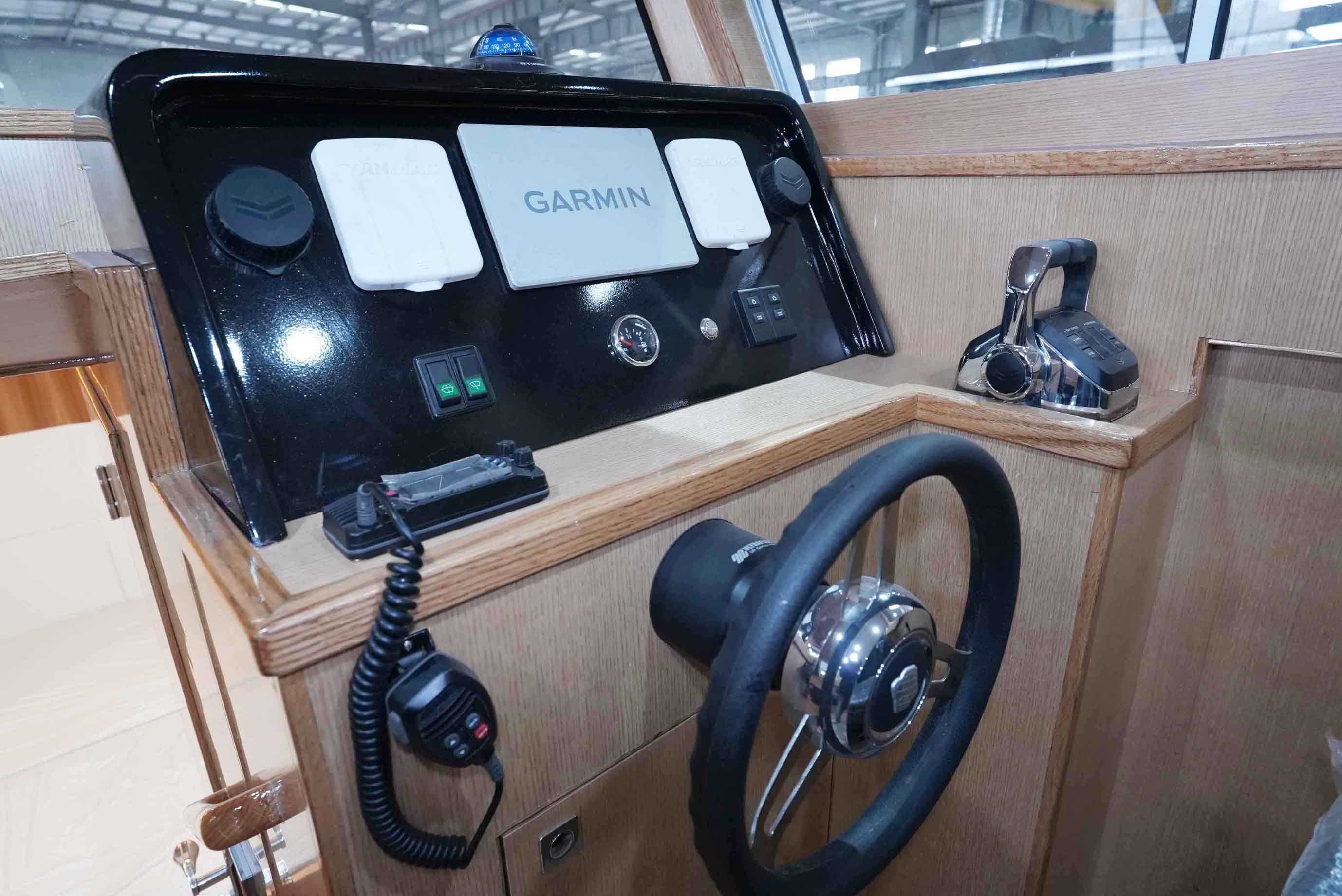 Pilot Express aluminum working boat